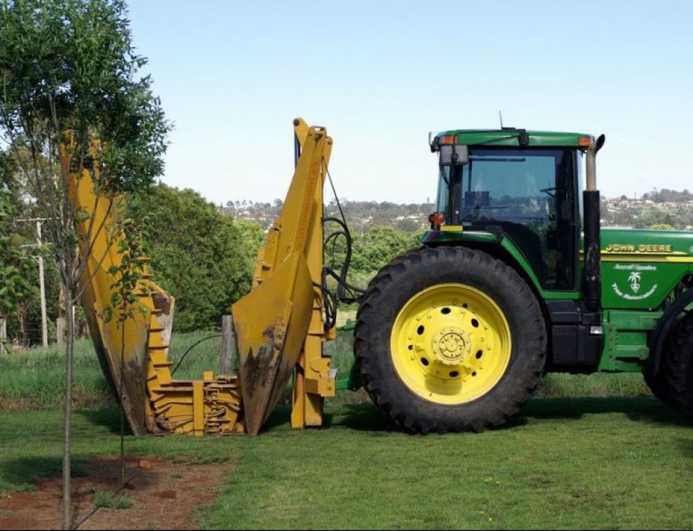 3 Things You Should Know About Large Tree Spades – Big John